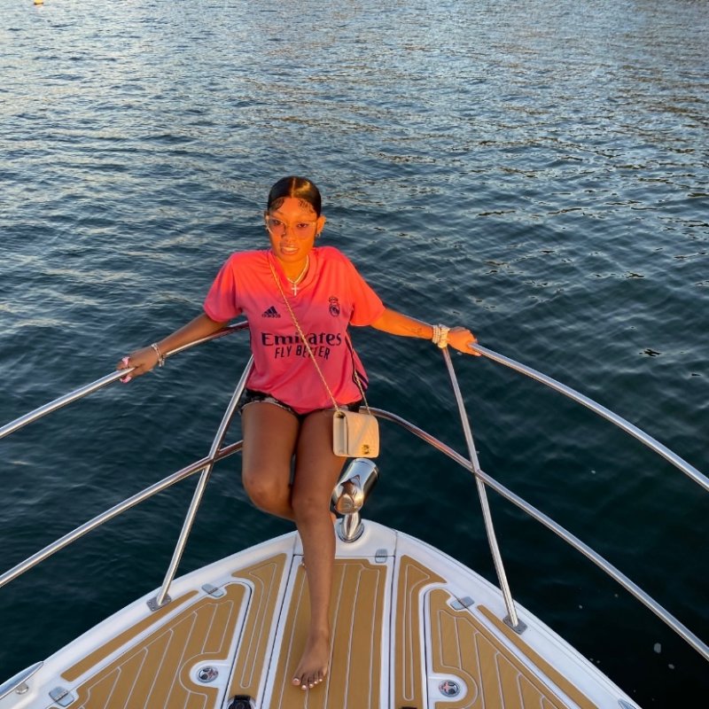 Briana Walker (@niaa_walker) • Neobook