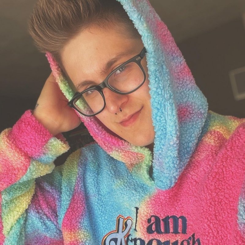 Artist moofa (@ui9y38sp80) • Neobook